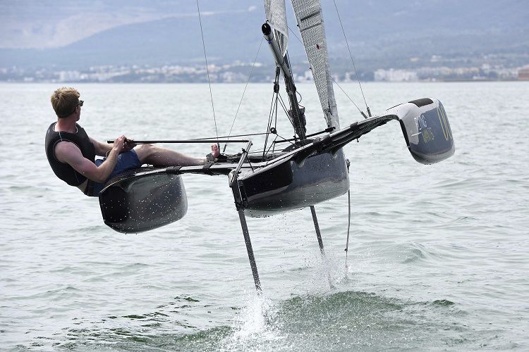 Trimaran / Daysailer / One-Design / mit offenem Heck - Flying Mantis ...