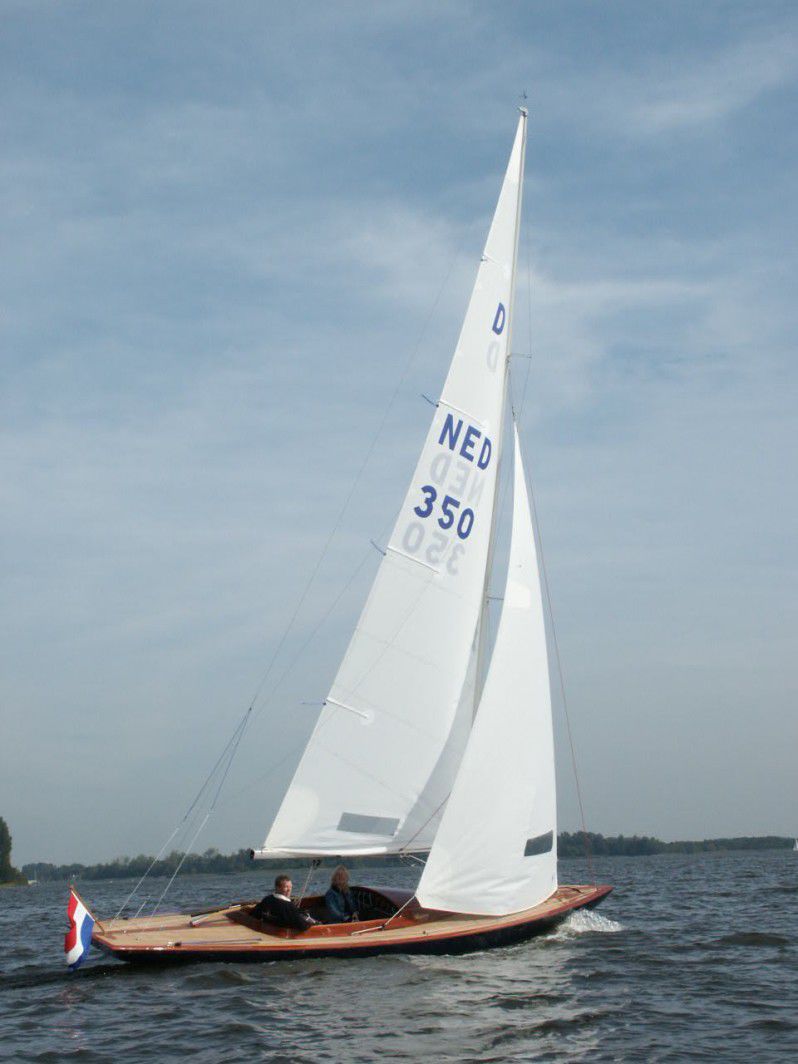 One-Design-Segelboot - VINTAGE DAY-SAILOR - Doomernik Dragons - Regatta ...