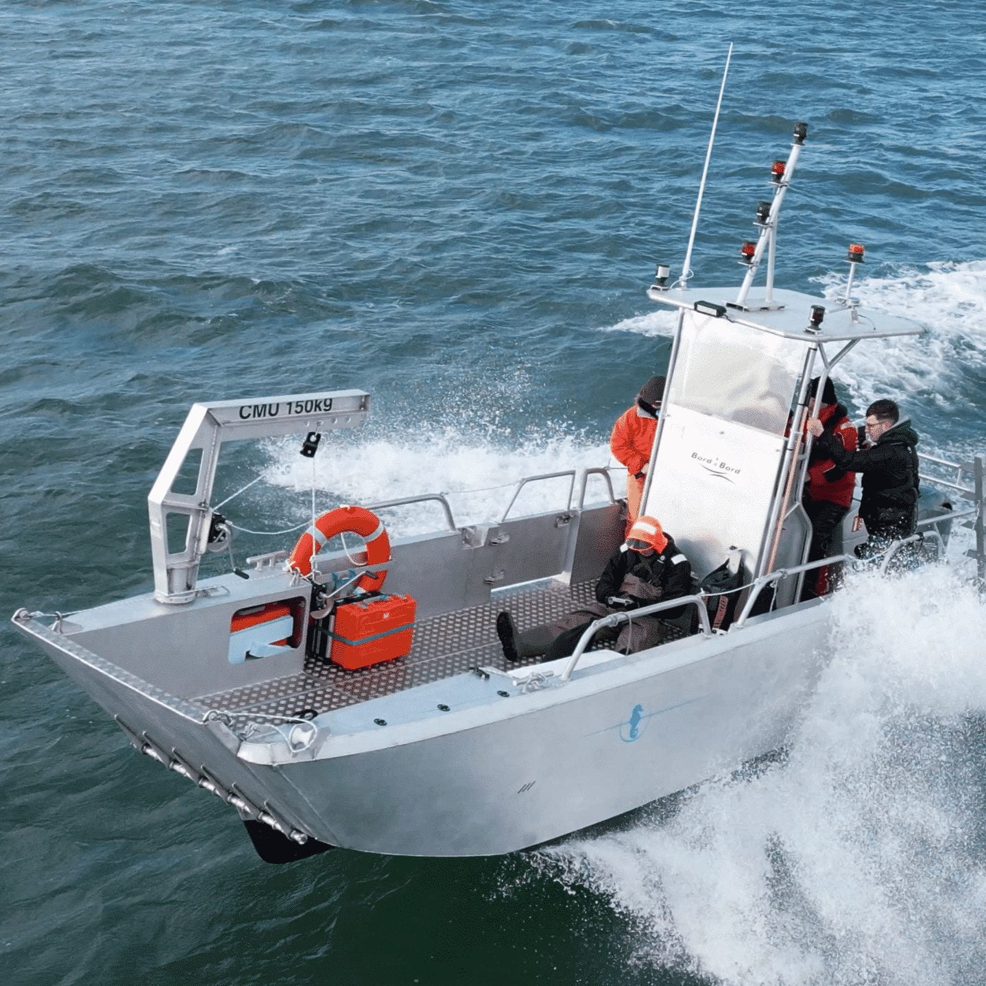 Arbeitsboot Berufsschiff - FOXSEA 660 - BORD A BORD - Außenborder ...