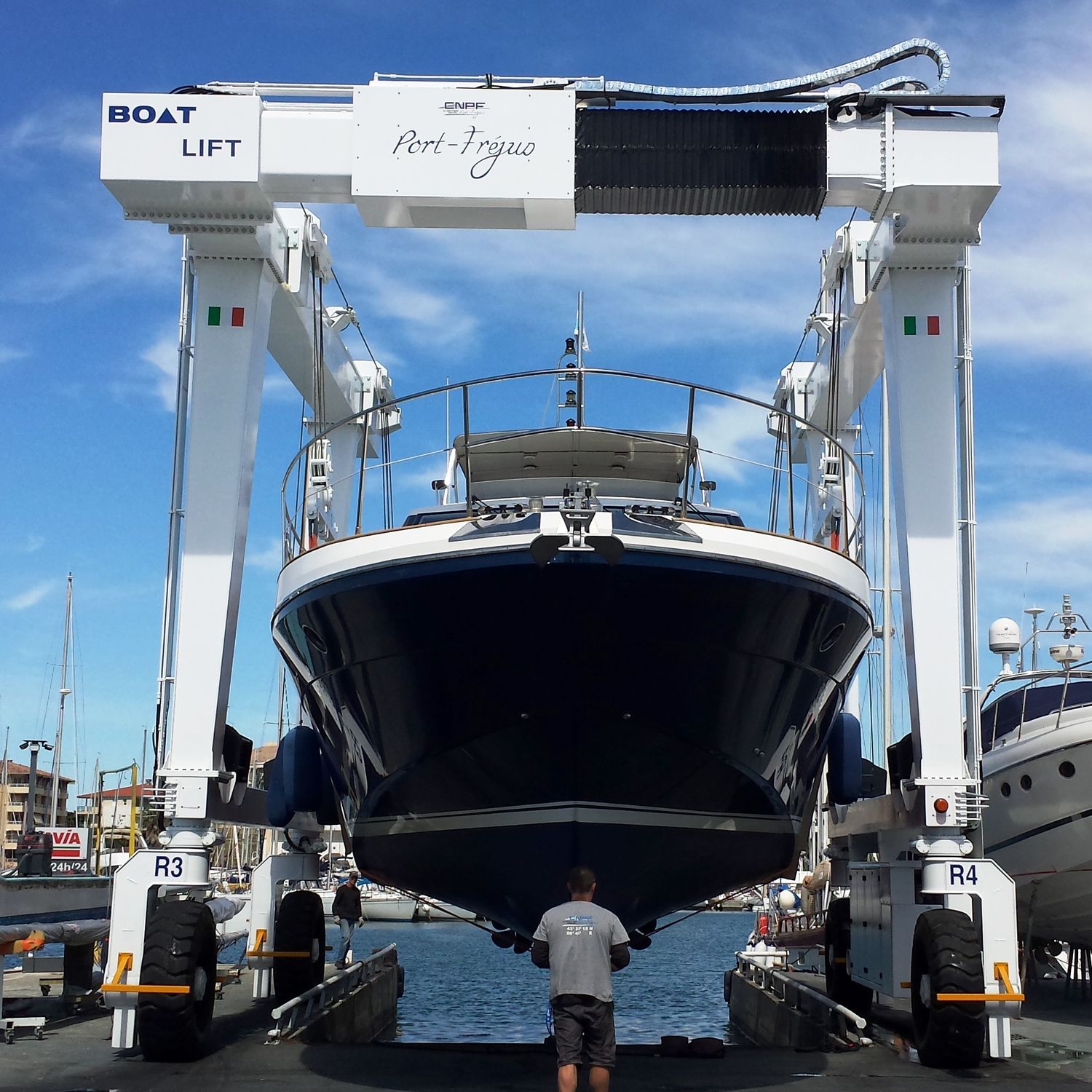 Ferngesteuerter Travellift - BL75TLA - BOAT LIFT - mit Allradlenkung ...