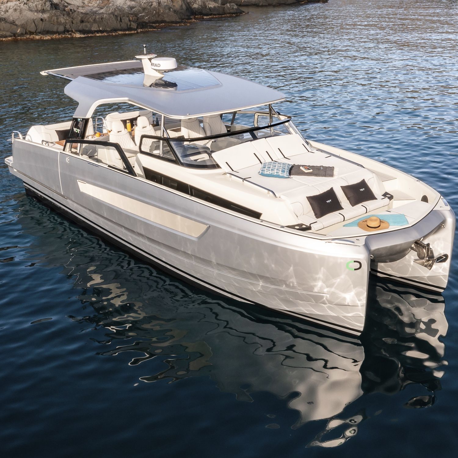 Express-Cruiser / Katamaran - YOT 36 - YOT POWER CATAMARANS ...