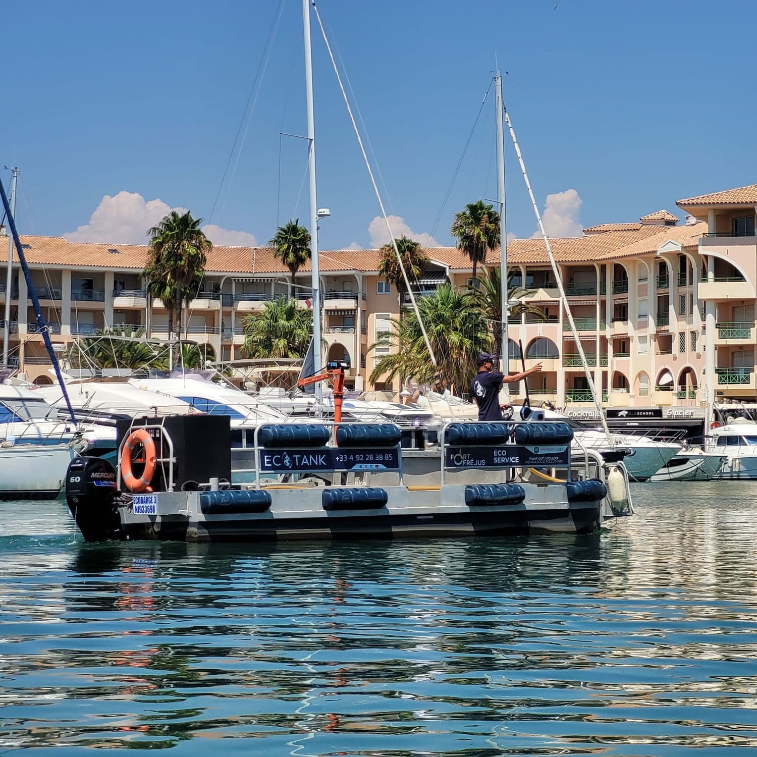 Entsalzungs-Berufsschiff - Ecotank - Monawa - Arbeitsfrachtkahn ...