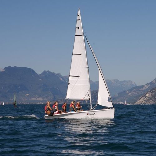 Regatta-Kielboot-Segelboot - Topaz OMEGA - Topper - Bugspriet